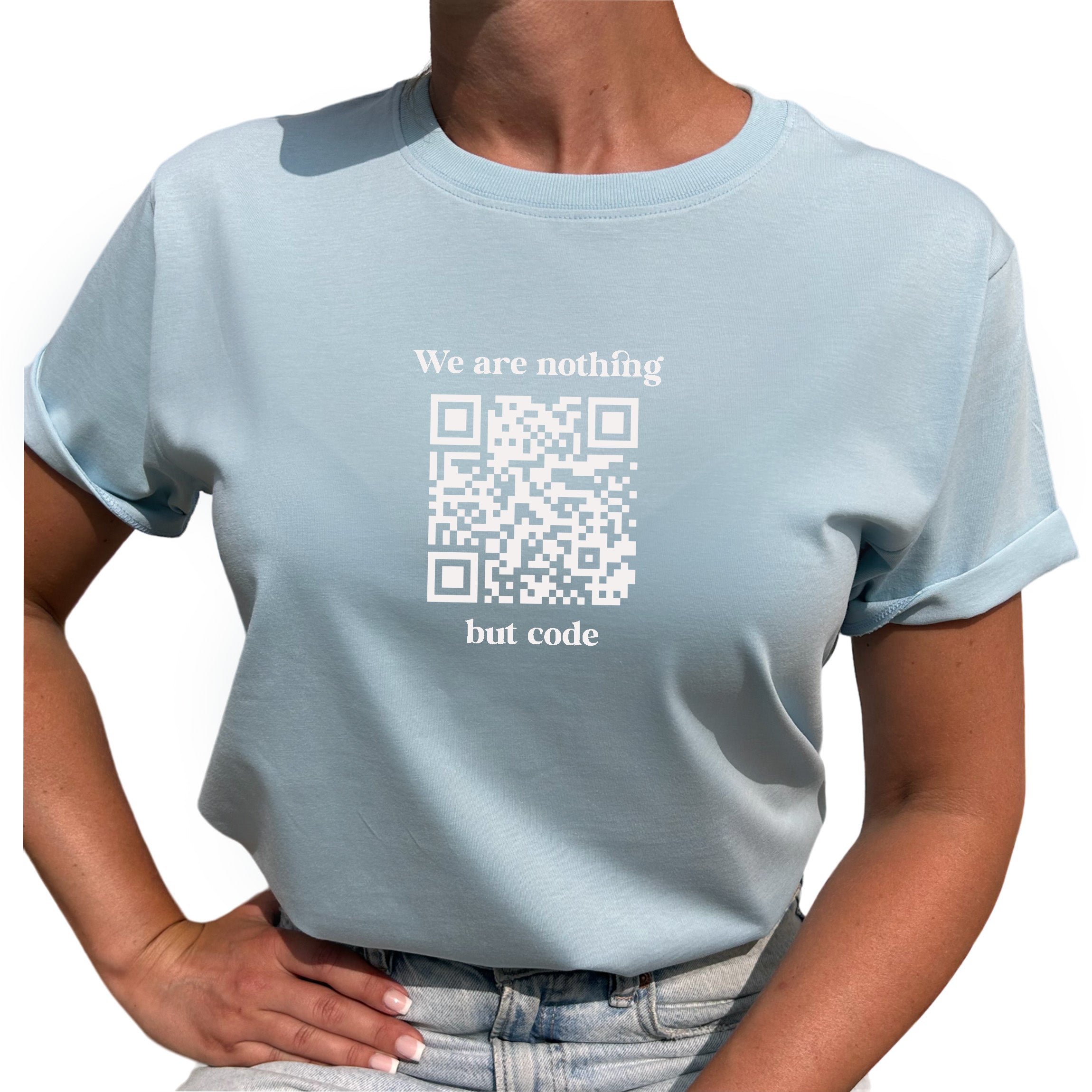 We Are Nothing But Code QR kod T-shirt – Blanco Design